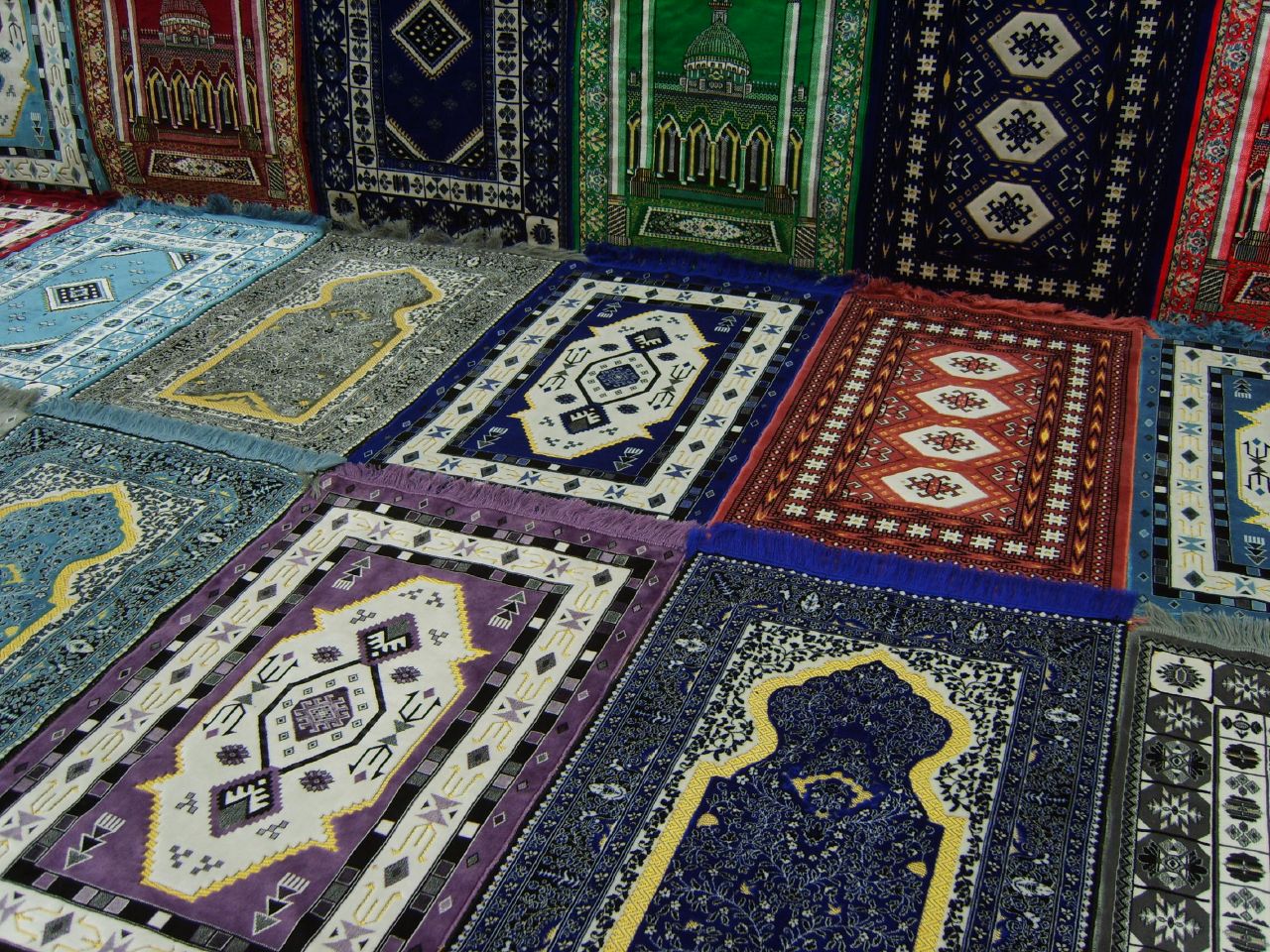 सपने में गलीचा देखना या उस पर बैठना का क्या मतलब होता है?